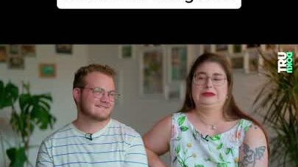 Theo und Daniela führen jahrelang eine lesbische Beziehung. Dann outet ...